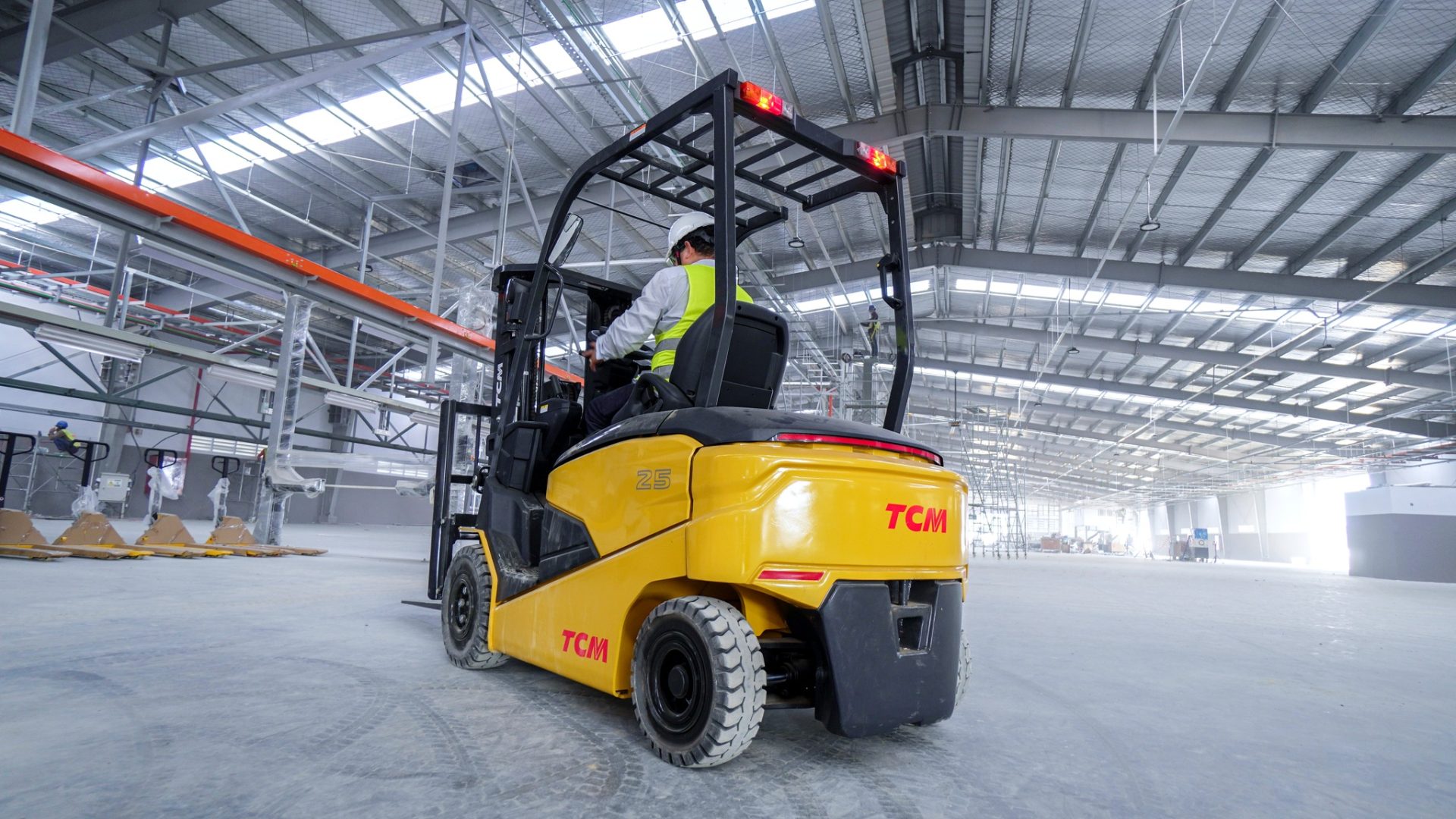 Xe nâng điện ngồi lái pin lithium 1-3.5 tấn TCM Nhật Bản - TCM Forklift ...